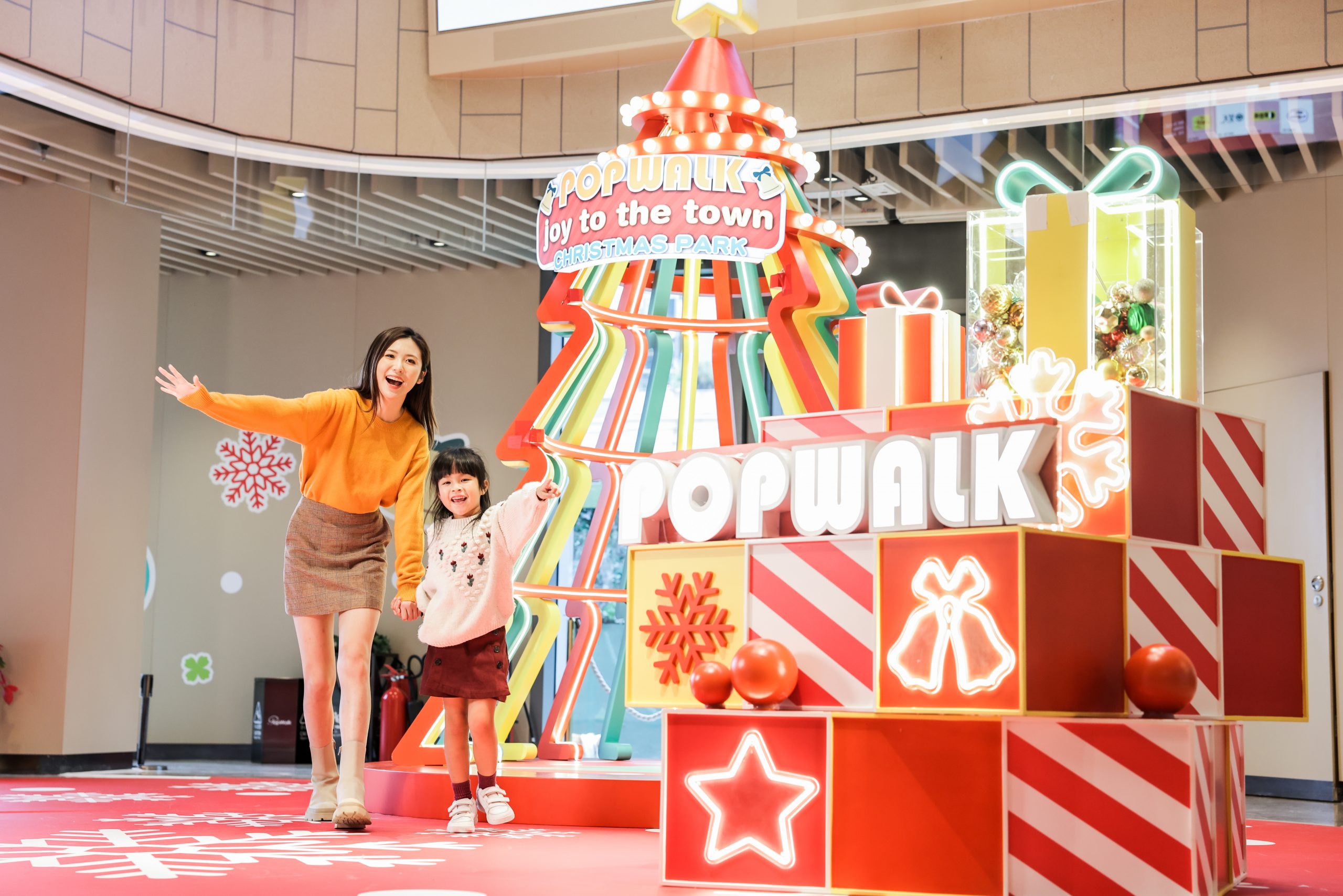 黃巴士 — PopWalk炫彩聖誕樂園 設13米繽紛迷宮 + 七彩滑梯任你玩