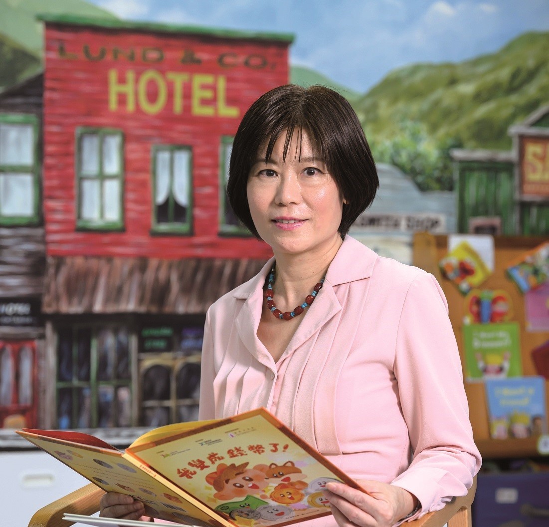 黃巴士 — May Wong, Executive Director of Hans Andersen Club: Never ...