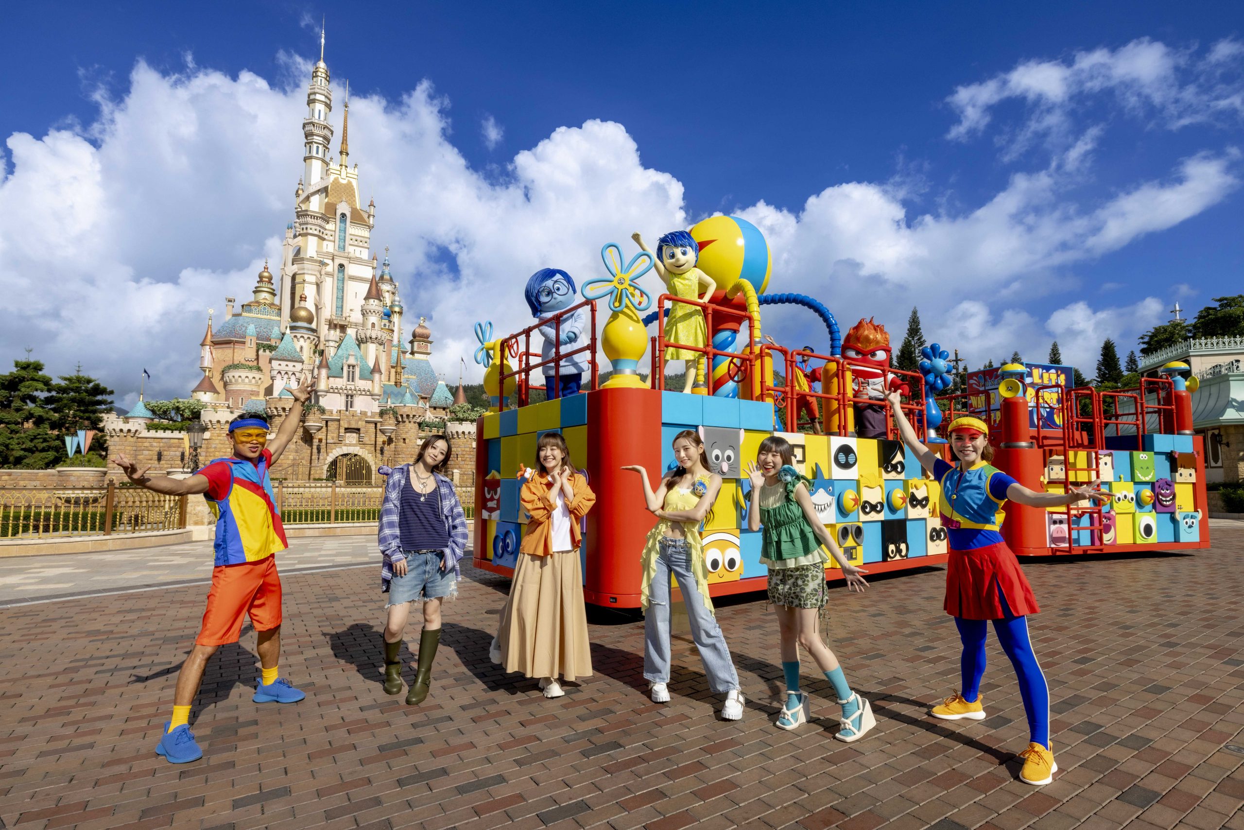 黃巴士 — 香港迪士尼炎夏派對 陪你共度至COOL至開心暑假